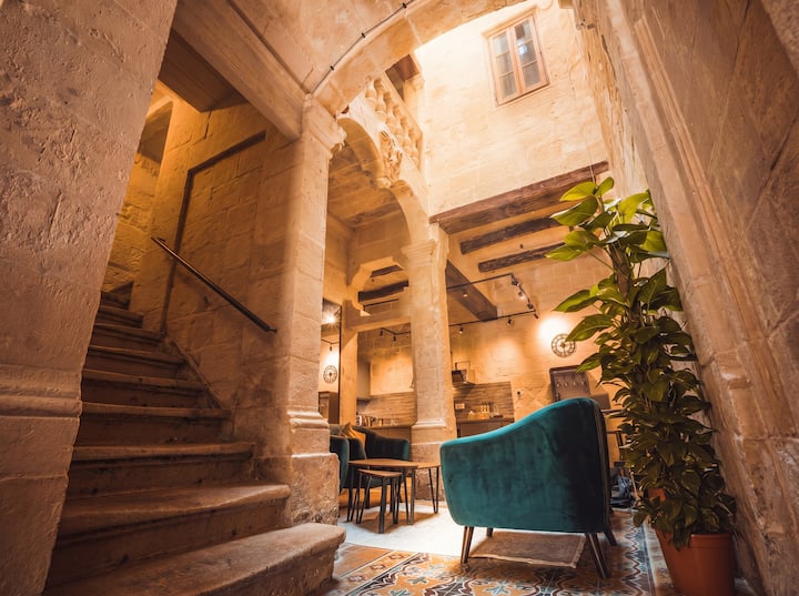 Palazzino Valentina Your 1500s Palazzo + Jacuzzi - Valletta