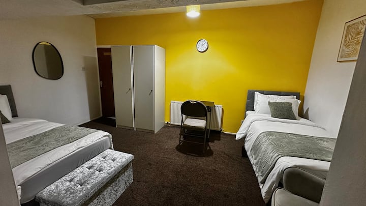 Big Size And Comfortable Room With A Lock (E13) - Mánchester