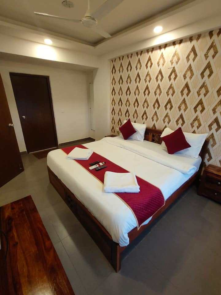 Coastal Crown - Puri