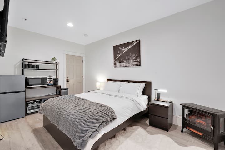 Downtown Hillsboro Studio - Hillsboro, OR