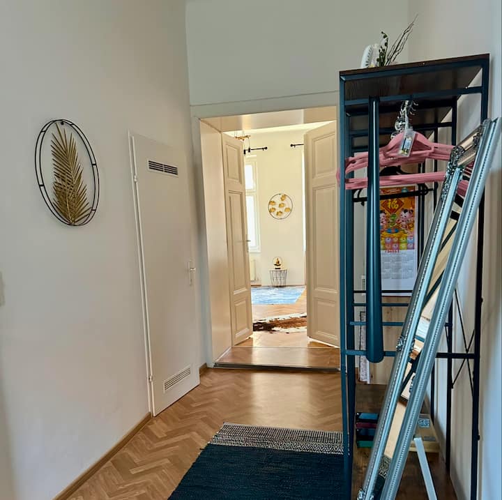 Centrally Located Apartment~7min To Airport Train! - Vienna