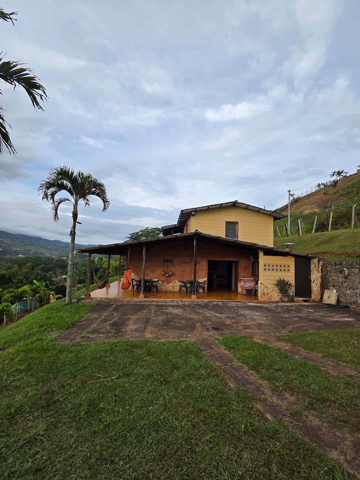 Acogedora Finca En Pavas - La Cumbre