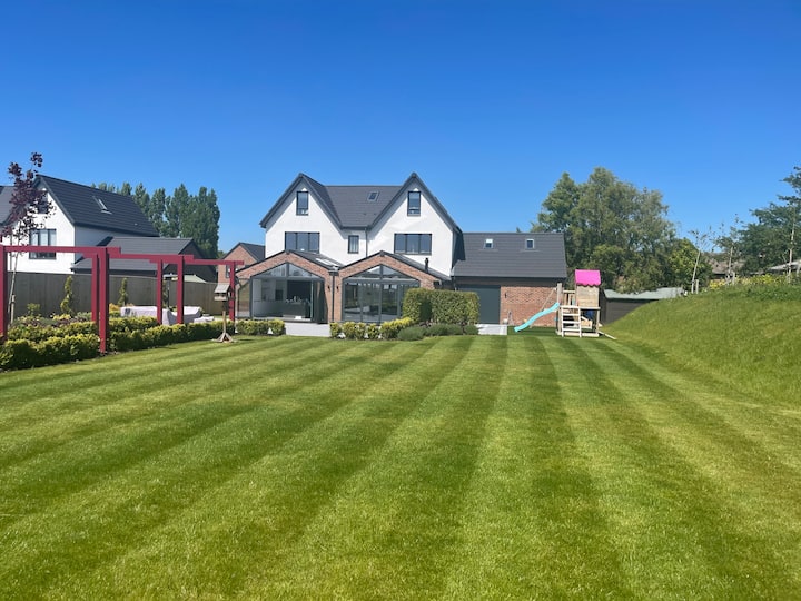 Amazing Family Home - Semi Rural - Ormskirk