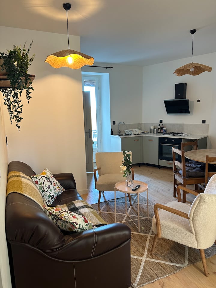 Vu Imprenable Sur Le Château - Super-Besse