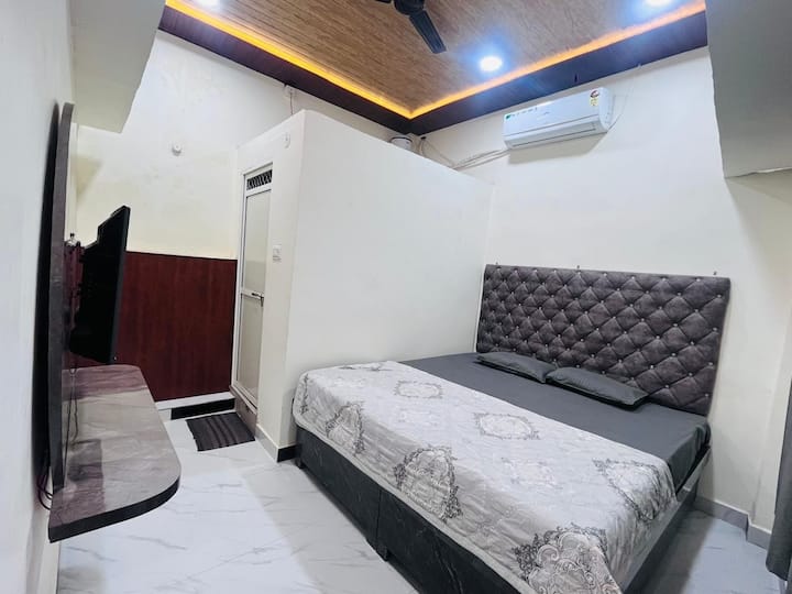 Ac Budget Rooms Near Mahakaal Mandir - Ujjain