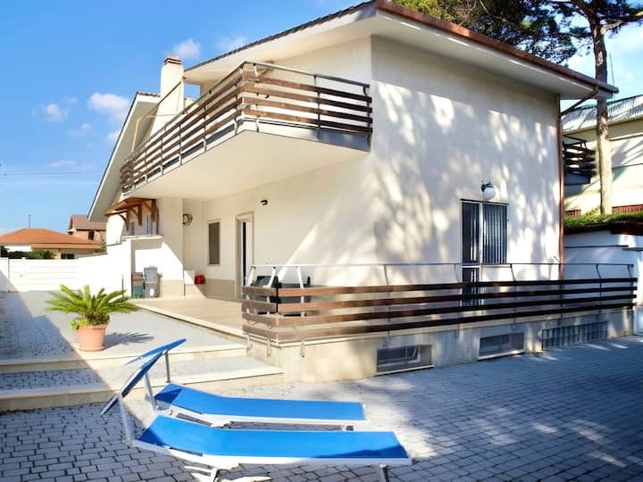 Casa Vacanza Ad Anzio 11 Posti A 300m Dal Mare - Anzio