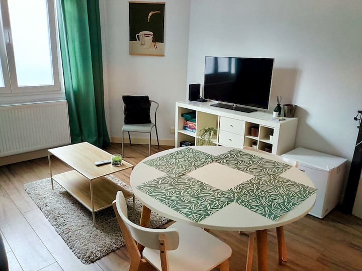 Maison Entière, 3 Chambres,  En Centre Historique - Meuse