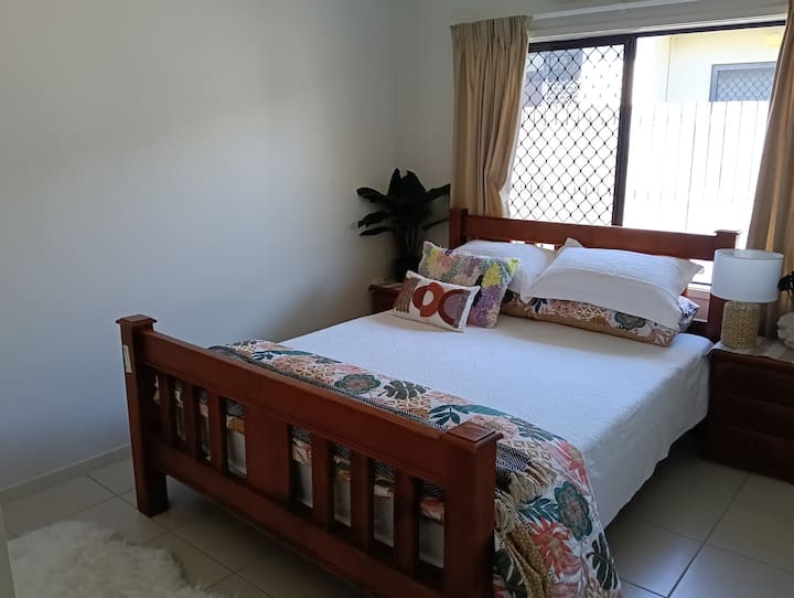 Cozy 1-bedroom Retreat - Cairns