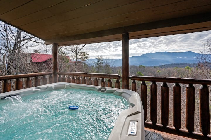 Views, Hot Tub, Pool Table! - ガットリンバーグ, TN