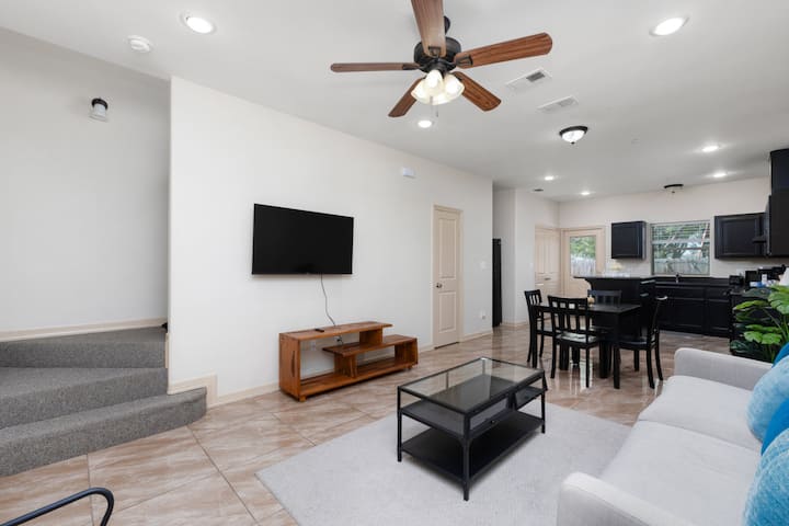Hummingbird Apt 8 | Malls | Dhr | Shopping| Cozy | - Pharr, TX