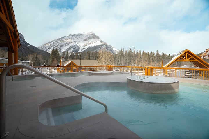 Comfortable King Room W/ Accessible Amenities - Banff