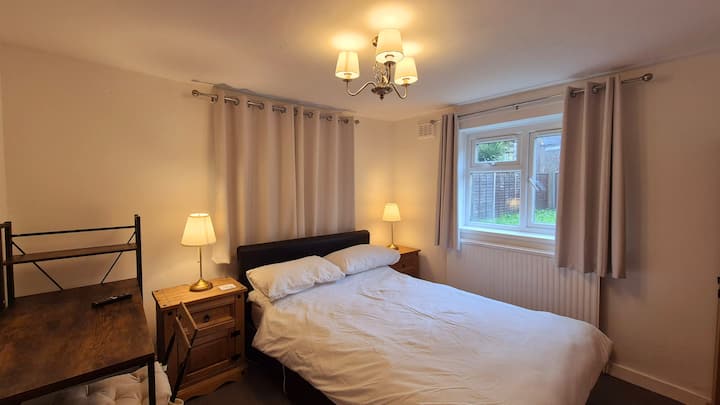 Beautiful Double Room In West London -