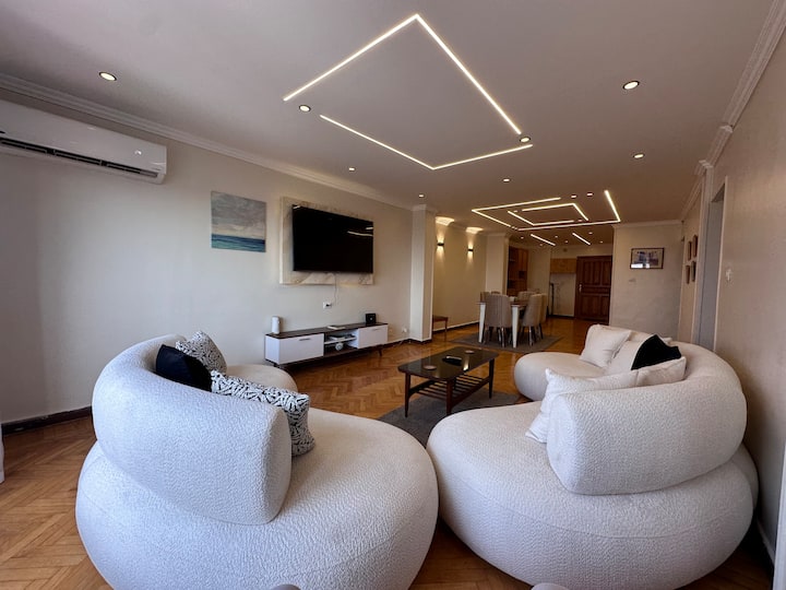 شقة فاخرة في الزمالك فيو النيل مشمشه مسكن هادئ - Cairo