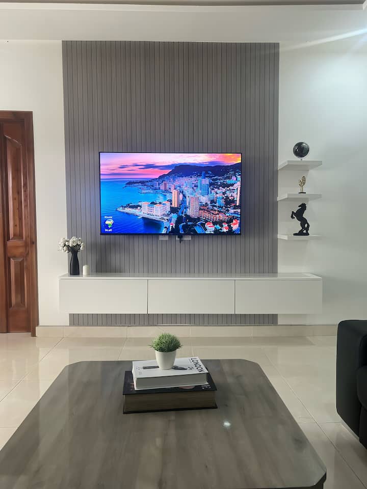 Deluxe Solar Powered 2br/3ba Apartment In Accra - Accra