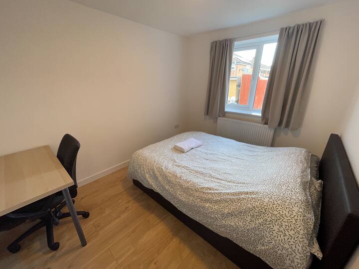D3 Double Bed|parking|wi-fi|easy Access Bus/shops - Reading