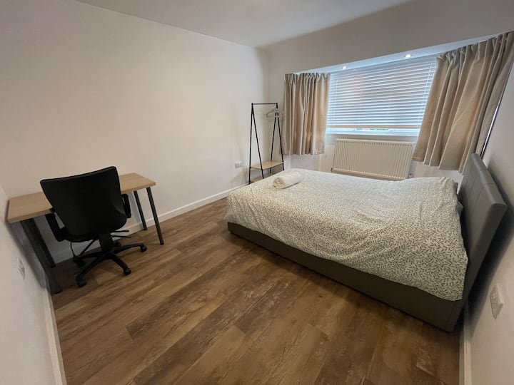 D5 Double Bed|parking|wi-fi|easy Access Bus/shops - Reading