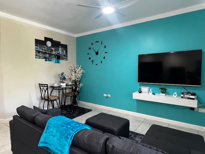 Luxe City Haven At Silverbrook - Kingston