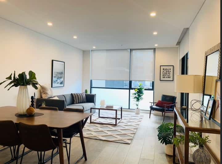 Arty Spacious Ensuite Close Airport, Uts And Cbd - Lewisham