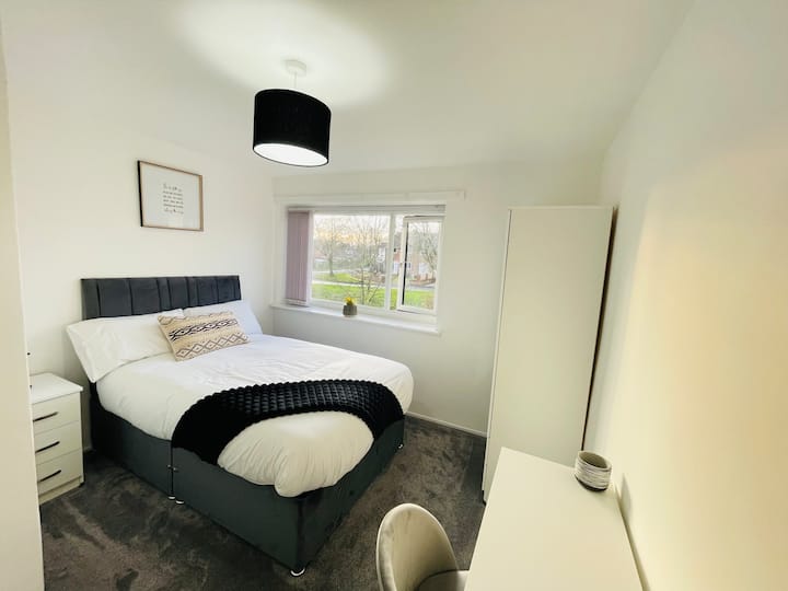 4 Bed House In Wakefield - Wakefield, UK