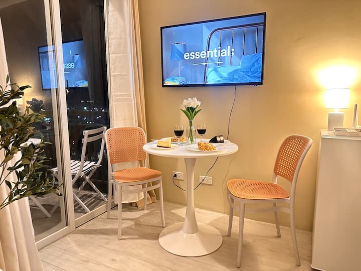 Cozy Unit With Balcony & Pool Near Ayala Mall - Cebu City