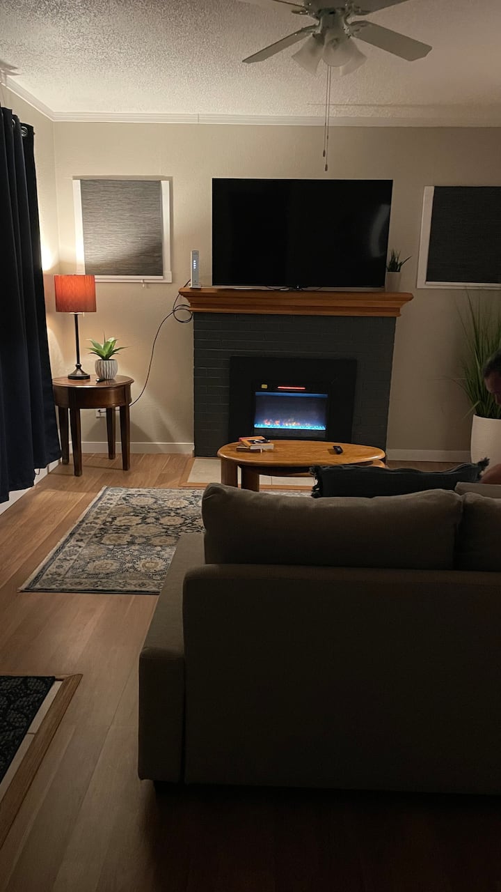 Clean & Cozy 1bd/1bth, Pets Ok, 2car Prkg, Laundry - Happy Valley, OR