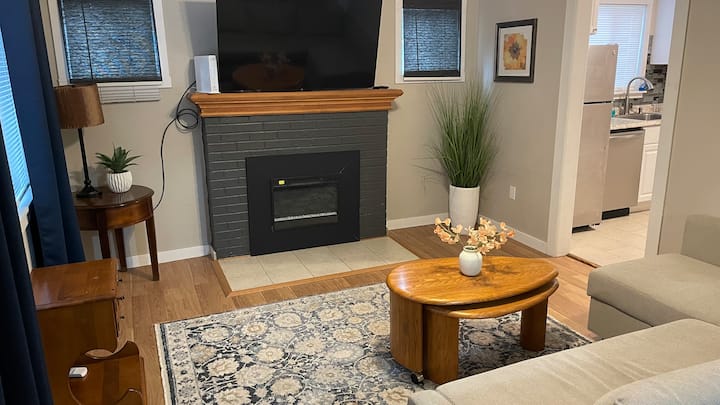 Clean & Cozy 1bd/1bth, Pets Ok, 2car Prkg, Laundry - Portland, OR