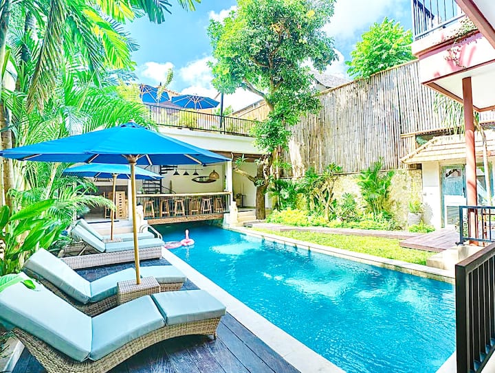 Villa Lelipi, 5 Bed, 5 Bathroom 5min Walk To Beach - Legian