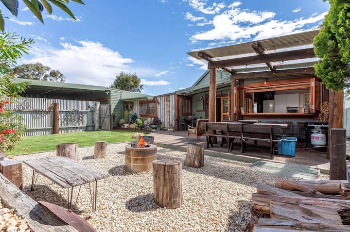 Firepit & Spa 
Uniquely Pambula Private Haven - Merimbula
