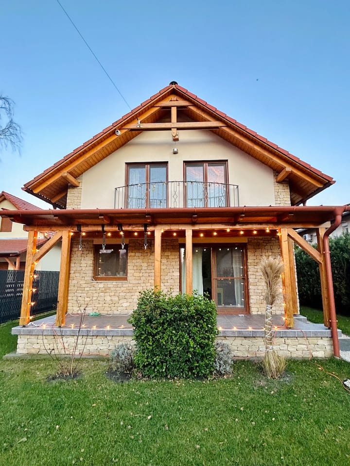 Stylish Family Holiday Close To The Beach - Fonyód