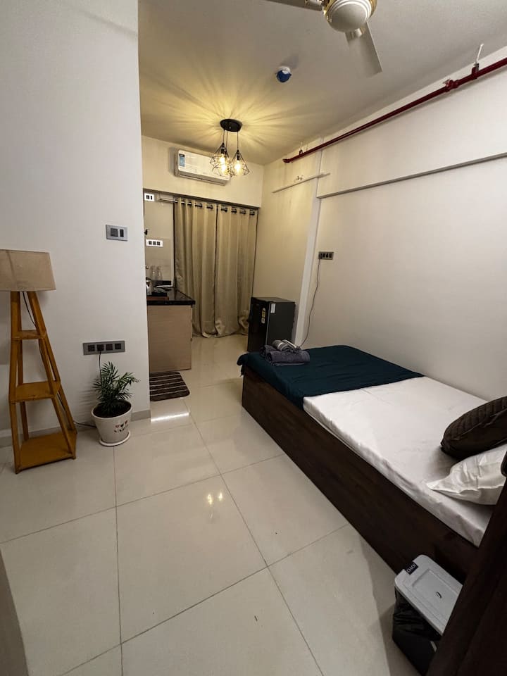 The Lily Bloom- Private Studio Apt. - Pune