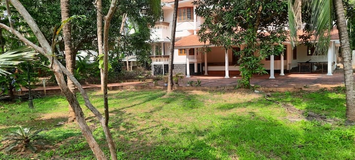 5 Bedroom Luxury Garden Villa In Kozhikode - Kozhikode