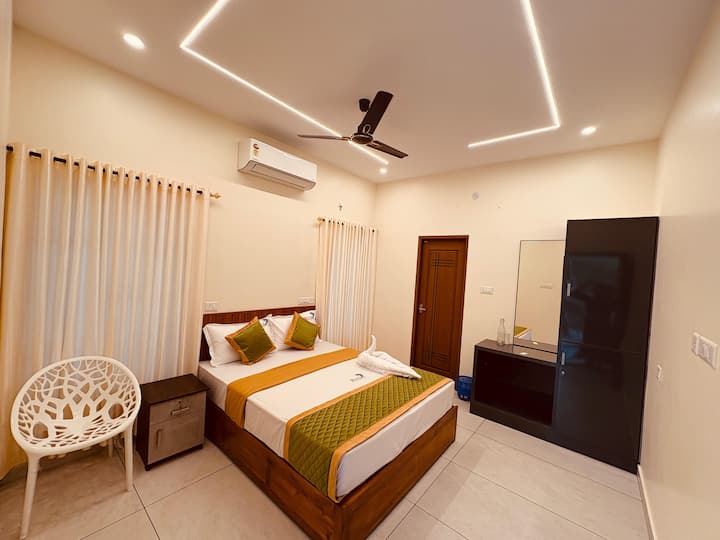 Come. Fall In Love With Varkala - Varkala