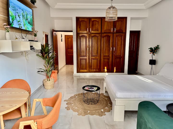 Spacieux Studio Avec Terrasse - Côte d'Ivoire