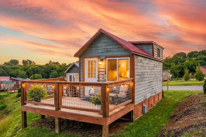 The Grove — Private Tiny Home W/ Deck, Gatlinburg - Tennessee