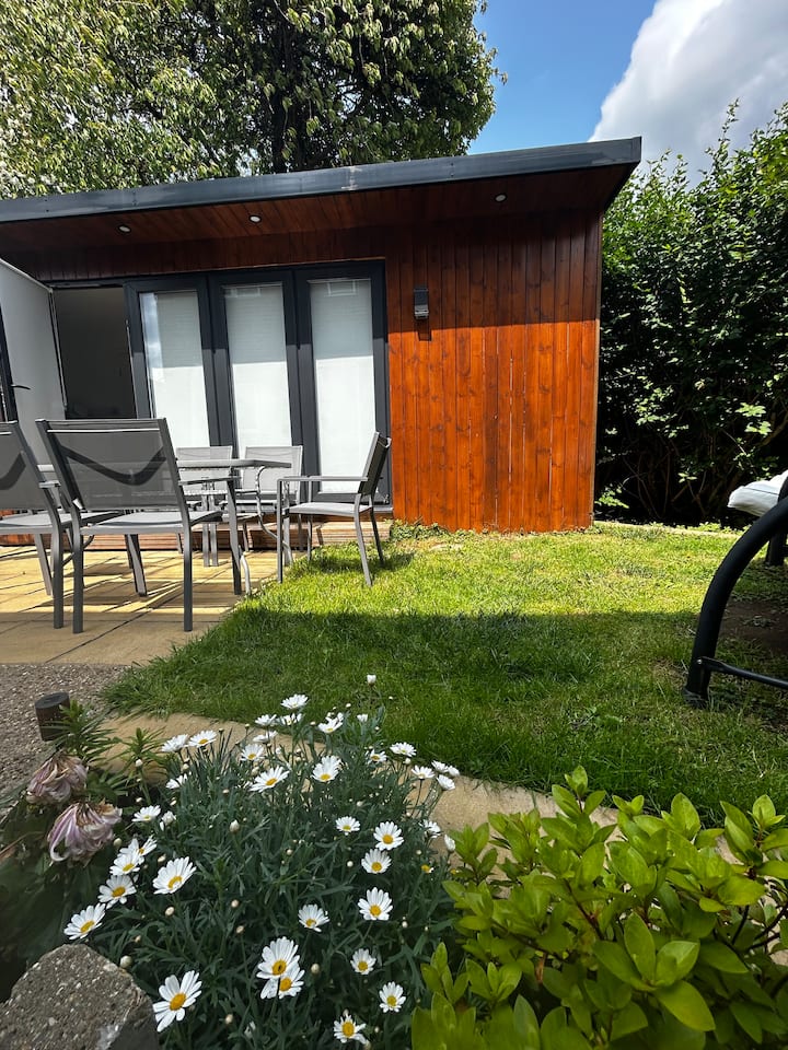 Studio-verona Drive - Surbiton