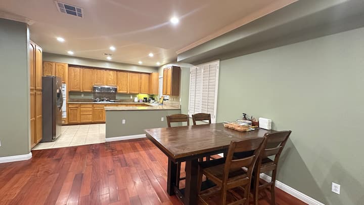 Large Master Bedroom/private Bathroom/free Parking - Diamond Bar, CA