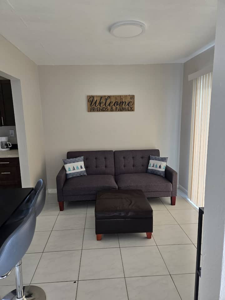 Comfortable & Affordable, Close To Everything! - North Lauderdale, FL