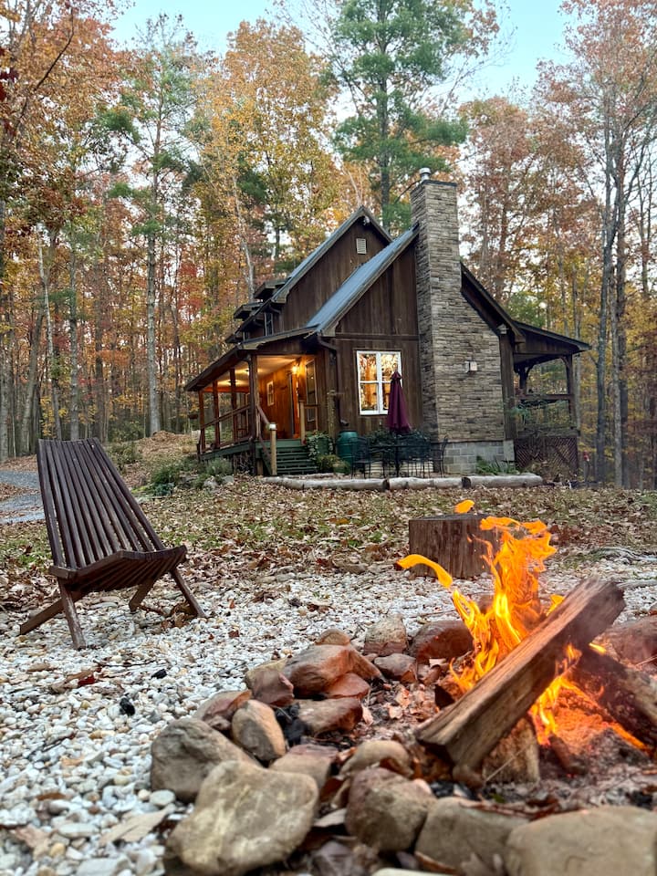 Wooded Cabin Getaway | Fire Pit + Trails + Kayaks - Big Island, VA