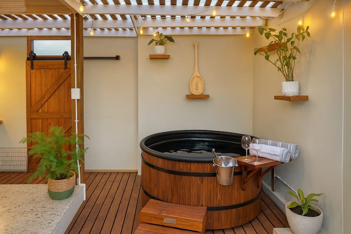 The View Patio Hide-away - Caledon