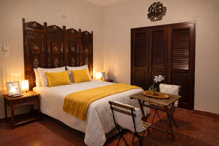 Chill Colonial Vibes, Fresh Air And Soft Sheets - Santo Domingo