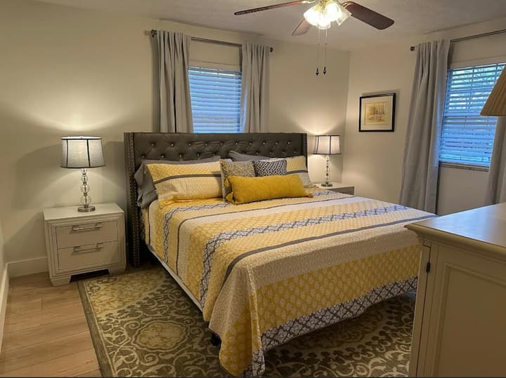 Clean, Comfortable, Spacious 3 Bedroom House. - Barboursville, WV