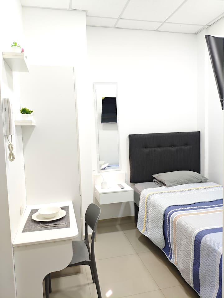 Habitacion Entrada Independiente Aire Acondicionad - Piura