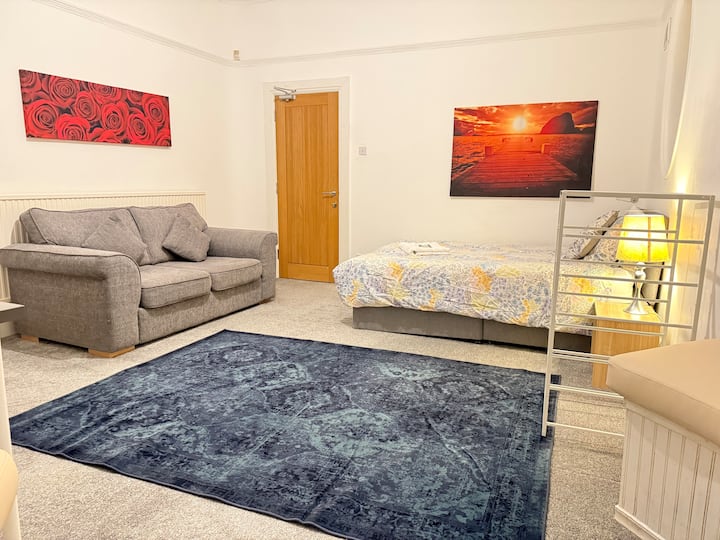 Spacious Room Greater Manchester - 奧爾德姆