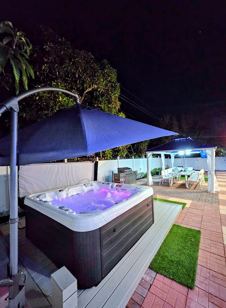 Blue Haven Vacations / Hot Tub + Pool Table - Miramar, FL