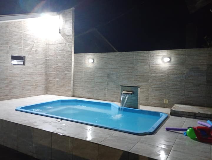 Casa Fica 400m Da Praia 
 2km  Do Centro. - Matinhos