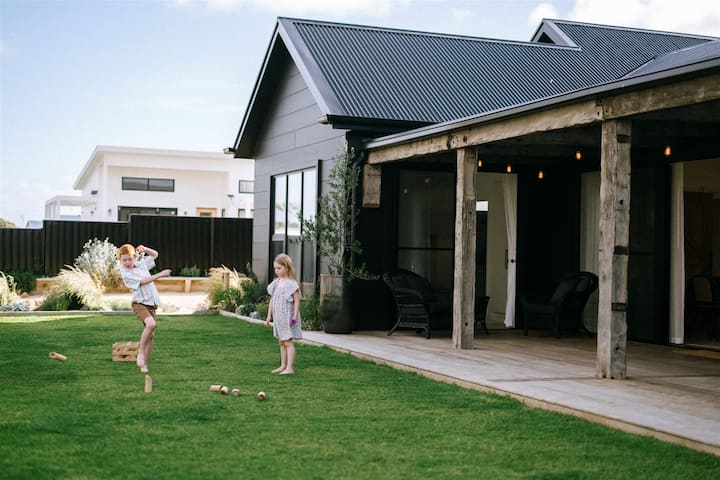 'Kookaburra' • Farmhouse Retreat By Long Beach - Robe