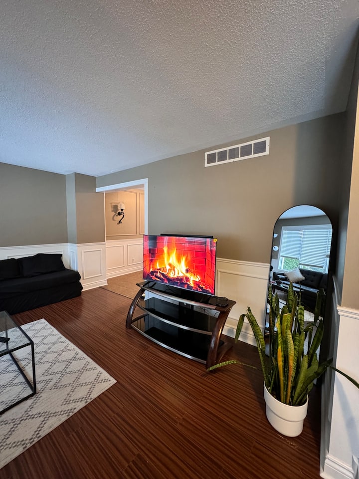 Cozy Full House Near Western And Masonville Mall - London, Ontario