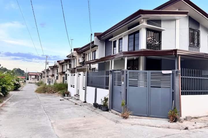 A Perfect 2 Story House To Stay - Polomolok