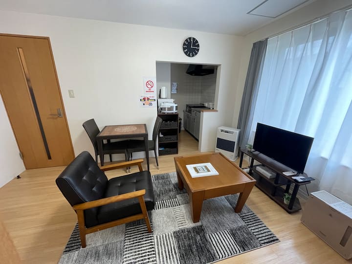 札幌【スーパーマーケット歩いてすぐ】エアコン新設【1周年価格】 1階部分に無料駐車場有り107 - Sapporo