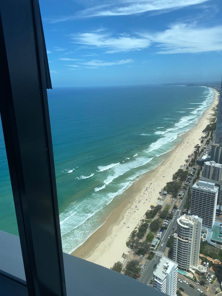 Luxury Beachfront Apartment! - Surfers Paradise